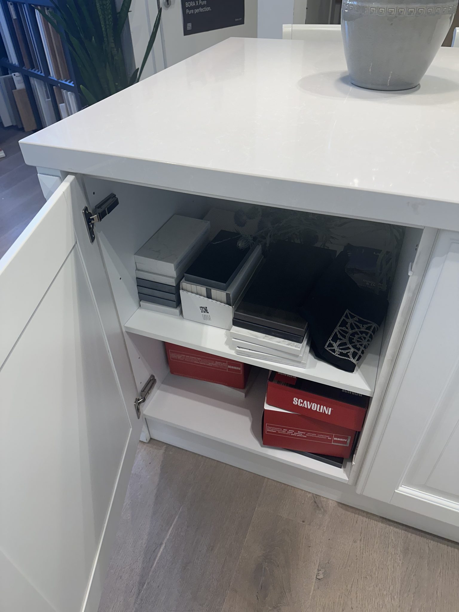 Ex-Display Scavolini Baltimora Kitchen With Worktops and Appliances ...
