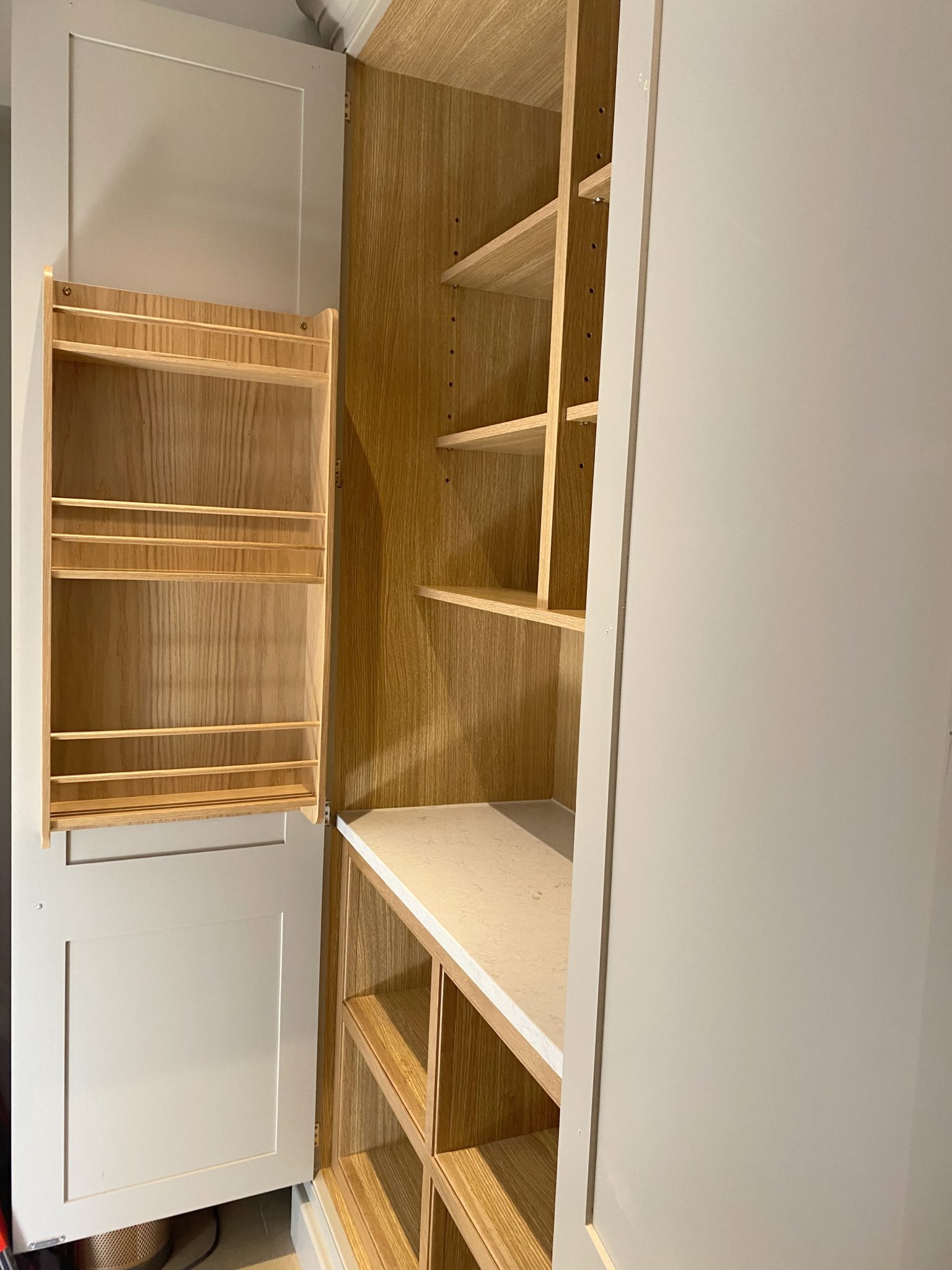 Tom Howley Kitchen with Island, Dresser, Silestone Worktops and ...