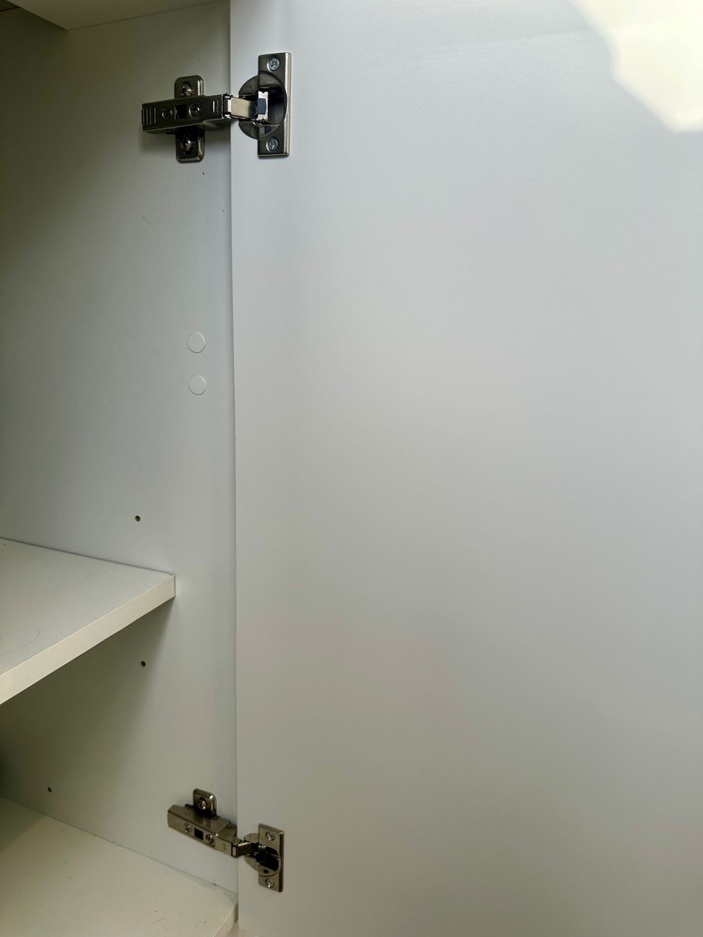 Howdens Kitchen With Breakfast Bar, Granite Worktops and Appliances ...