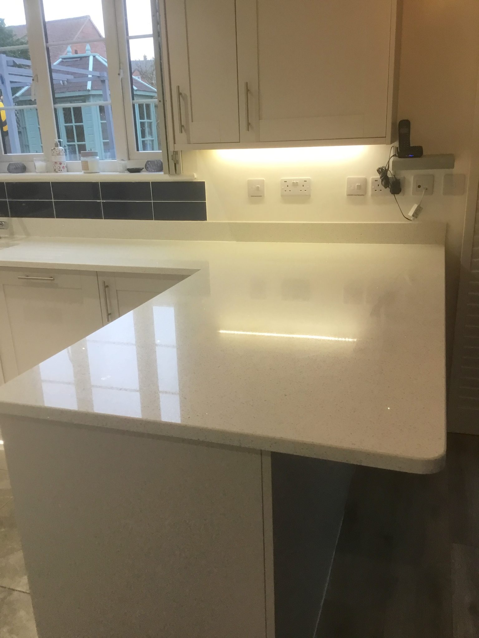 Benchmarx Shaker Style Kitchen With Quartz Worktops - USED - The Used ...