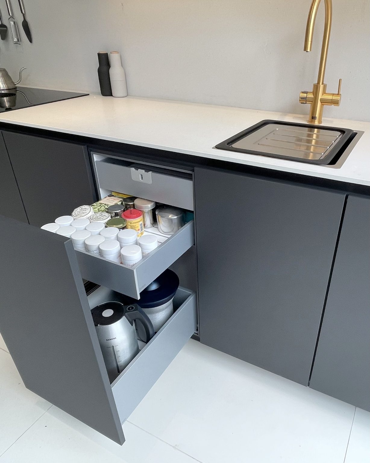 Ex Display Siematic S2 Kitchen – Quartz Worktops & Appliances