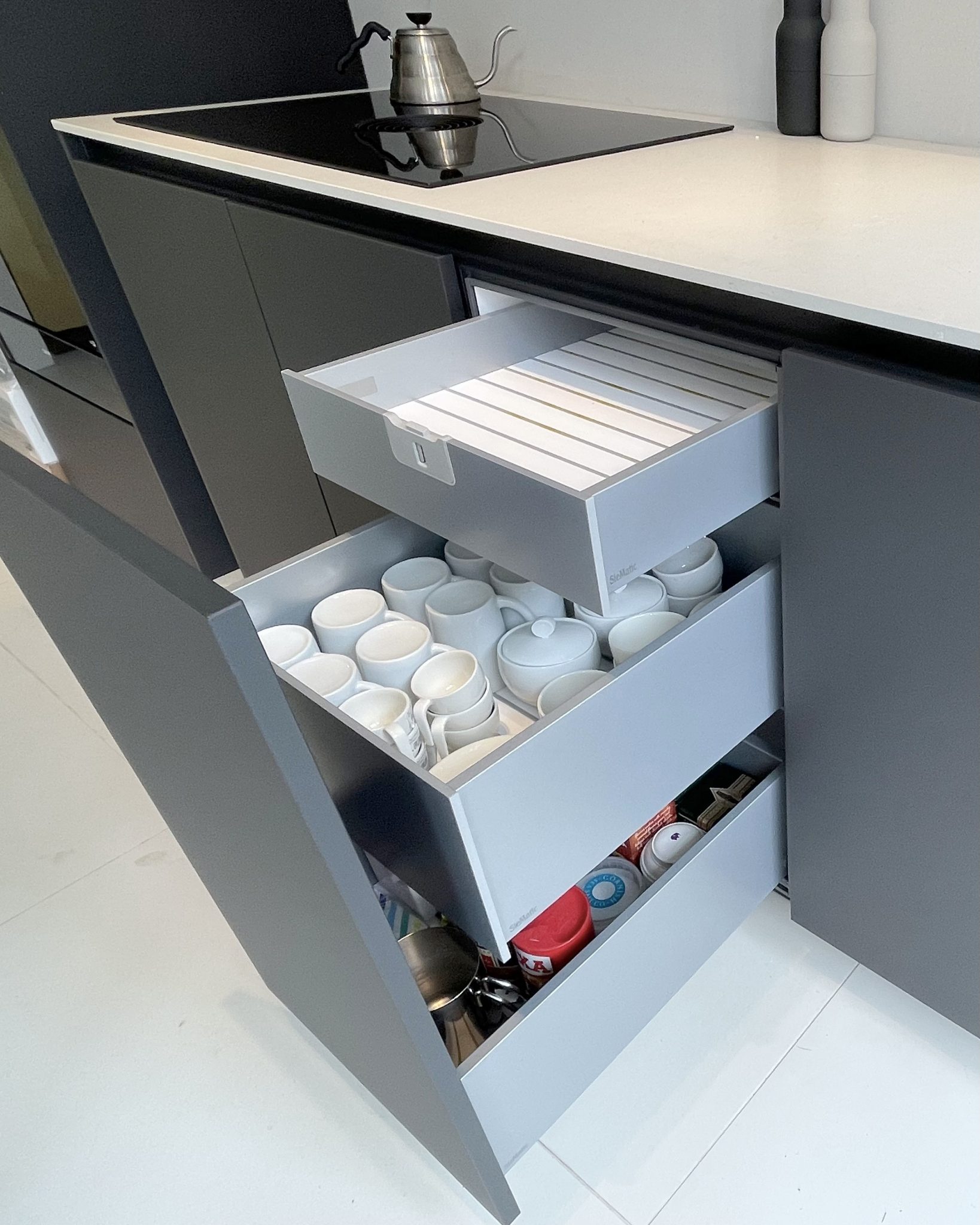 Ex Display Siematic S2 Kitchen – Quartz Worktops & Appliances