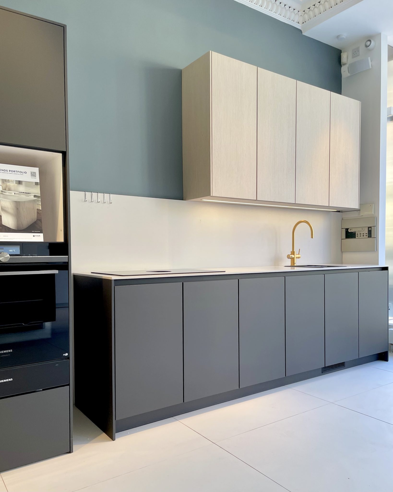 Ex Display Siematic S2 Kitchen – Quartz Worktops & Appliances
