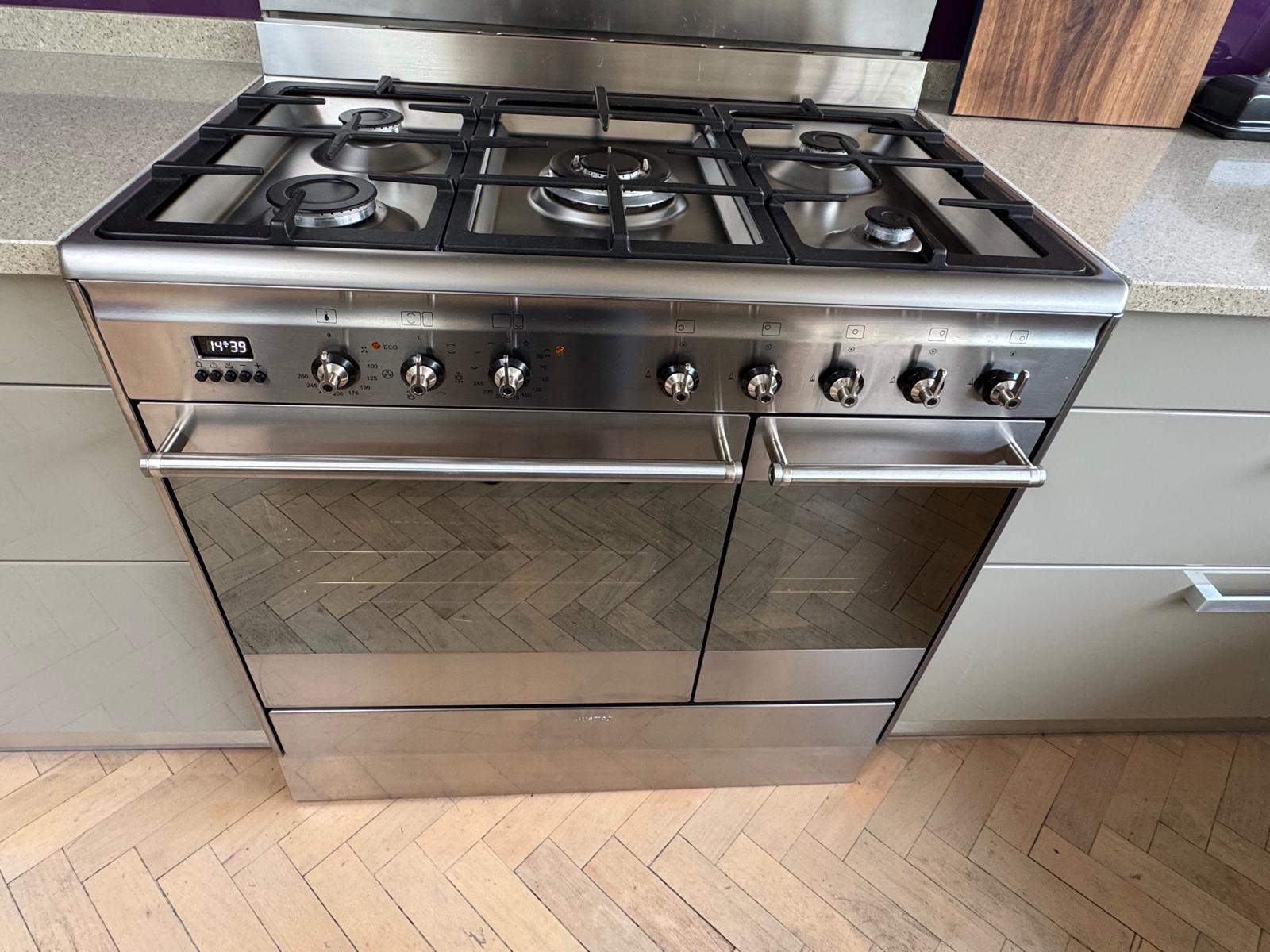 Smeg Range Cooker and Extractor - Used - The Used Kitchen Company