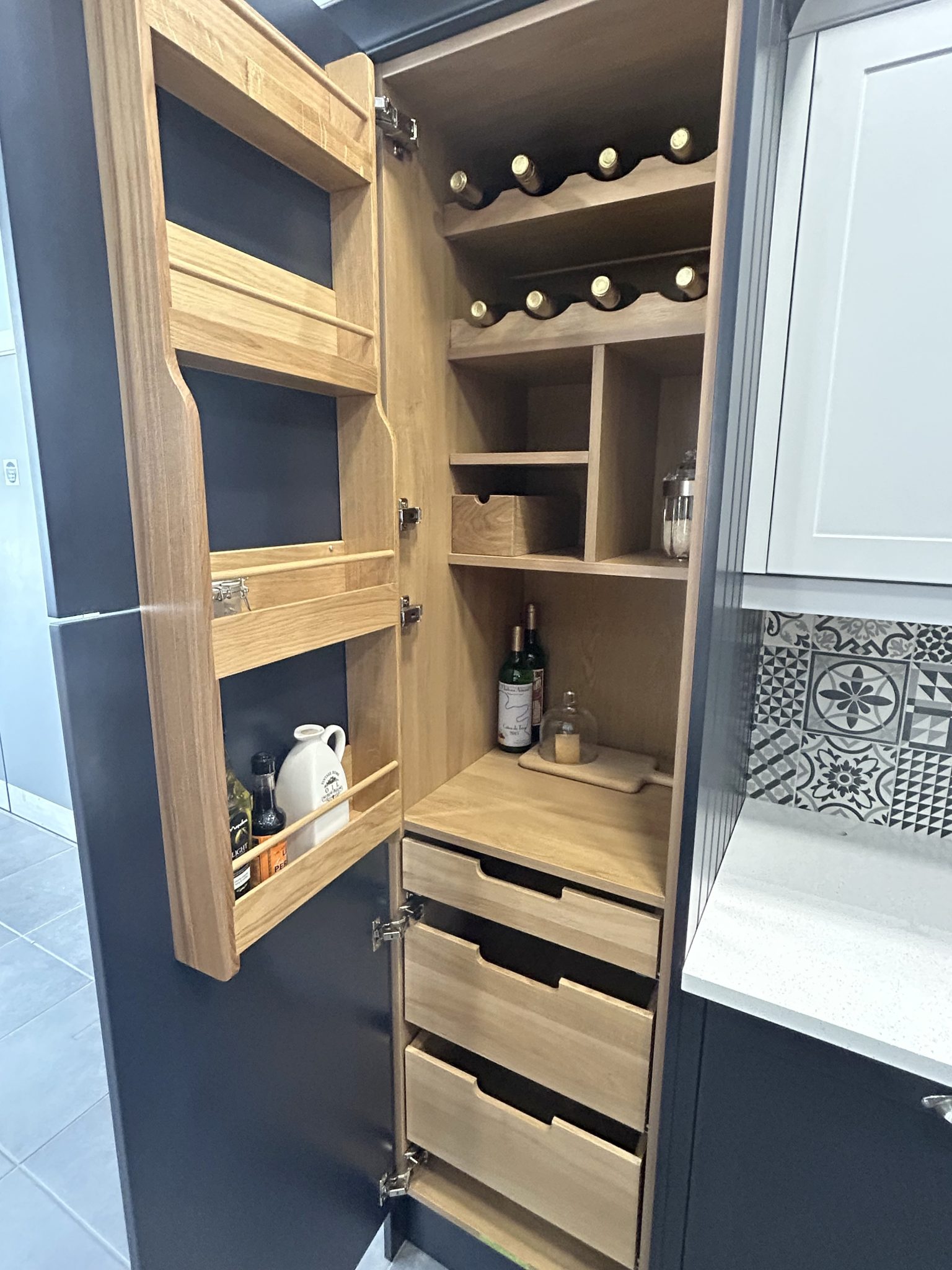 The Used Kitchen Company } Ex Display Magnet Kitchen