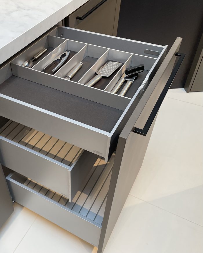 Siematic Urban Ex Display Kitchen – Island, Dresser & Appliances