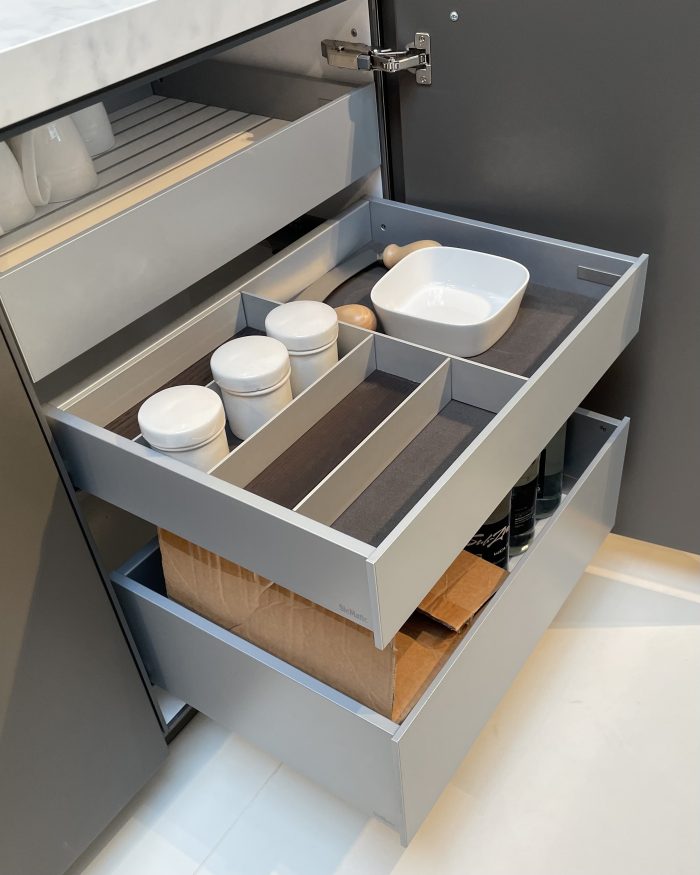 Siematic Urban Ex Display Kitchen – Island, Dresser & Appliances