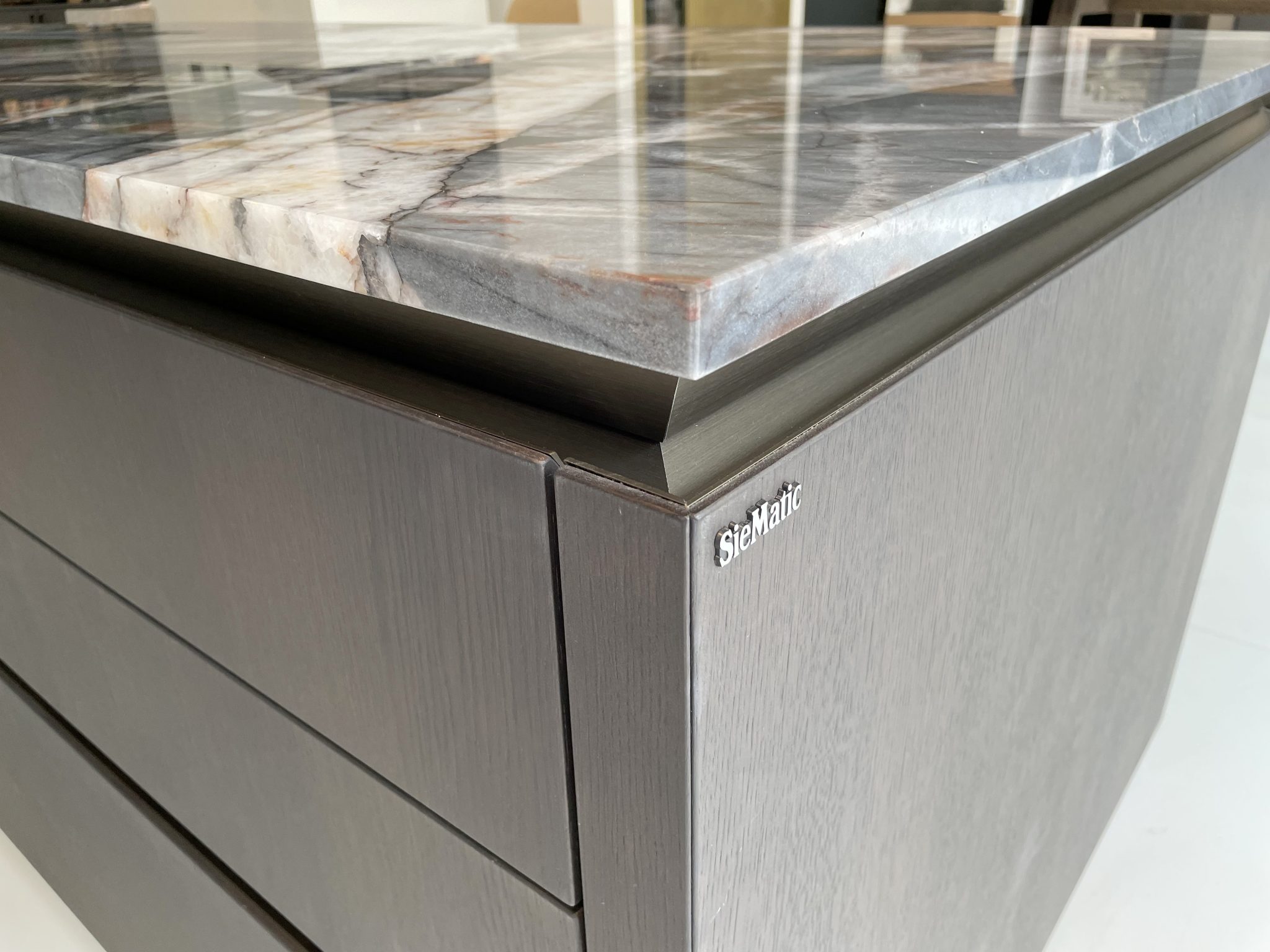 Ex Display Siematic SLX Kitchen – Island & Gaggenau appliances