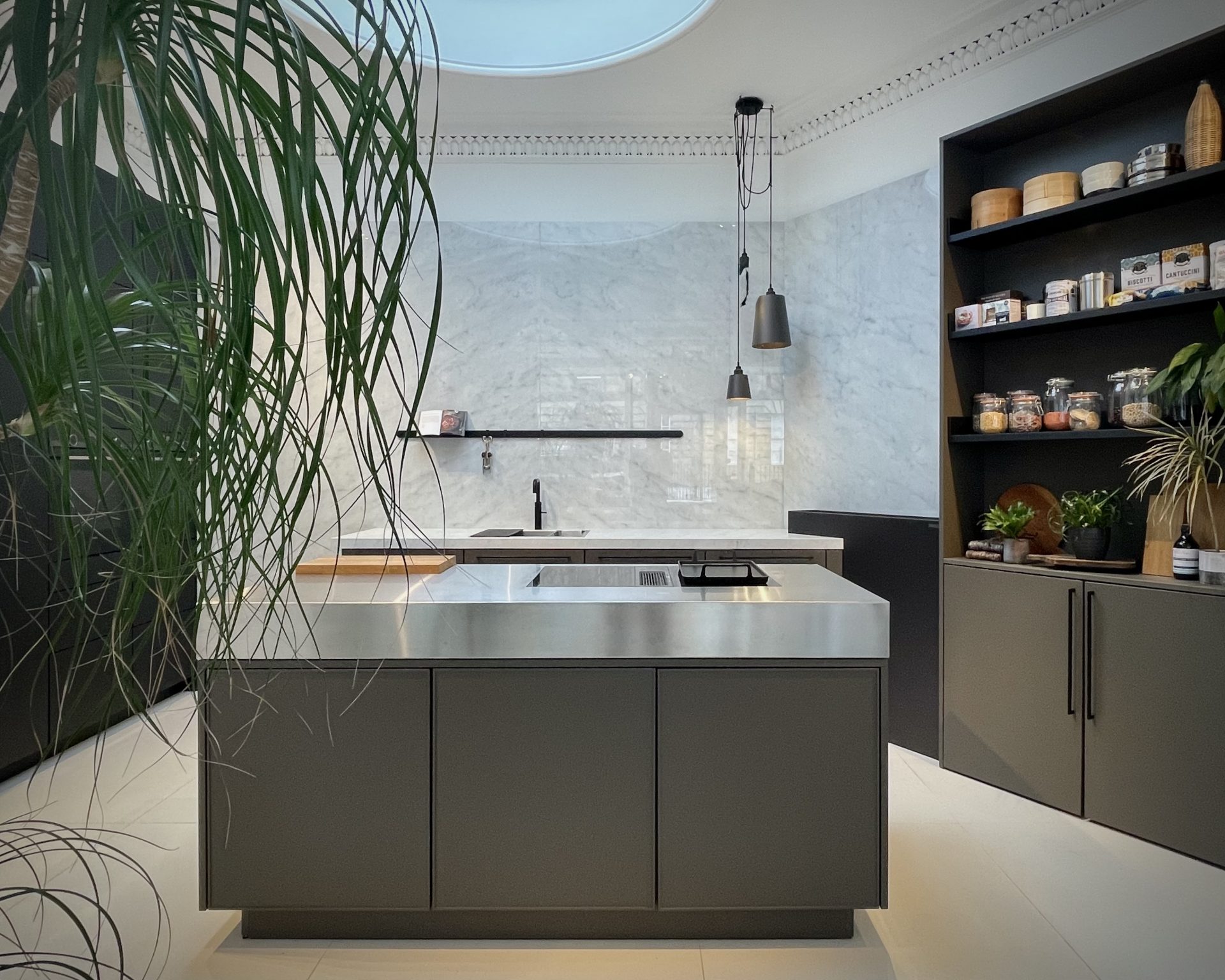 Siematic Urban Ex Display Kitchen – Island, Dresser & Appliances