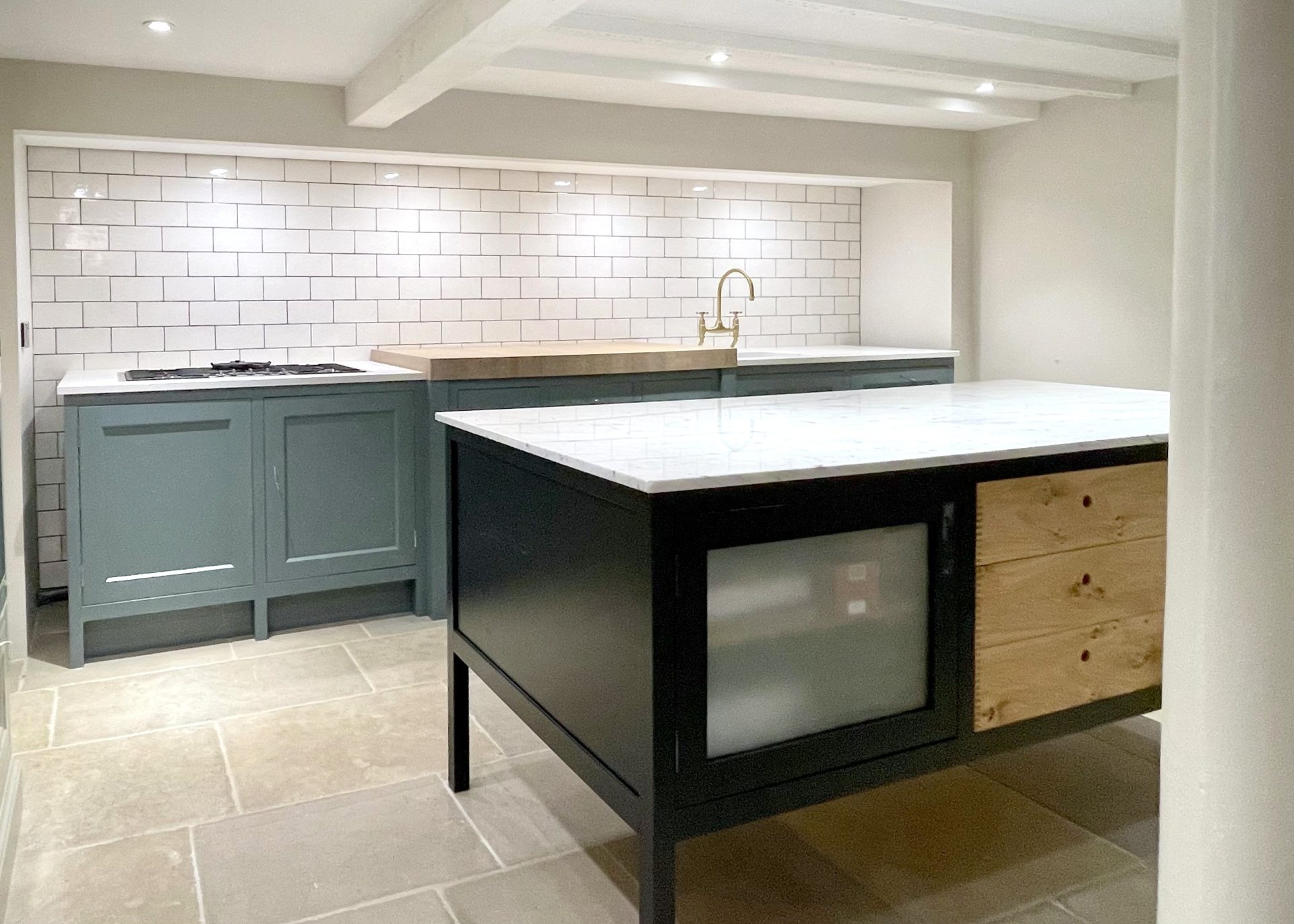 Ex Display Freestanding Inframe Bakers Island on Legs - The Used ...