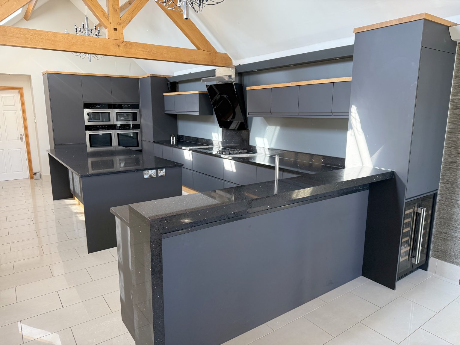 Used Howdens Kitchen Island with Quartz Worktops & Appliances