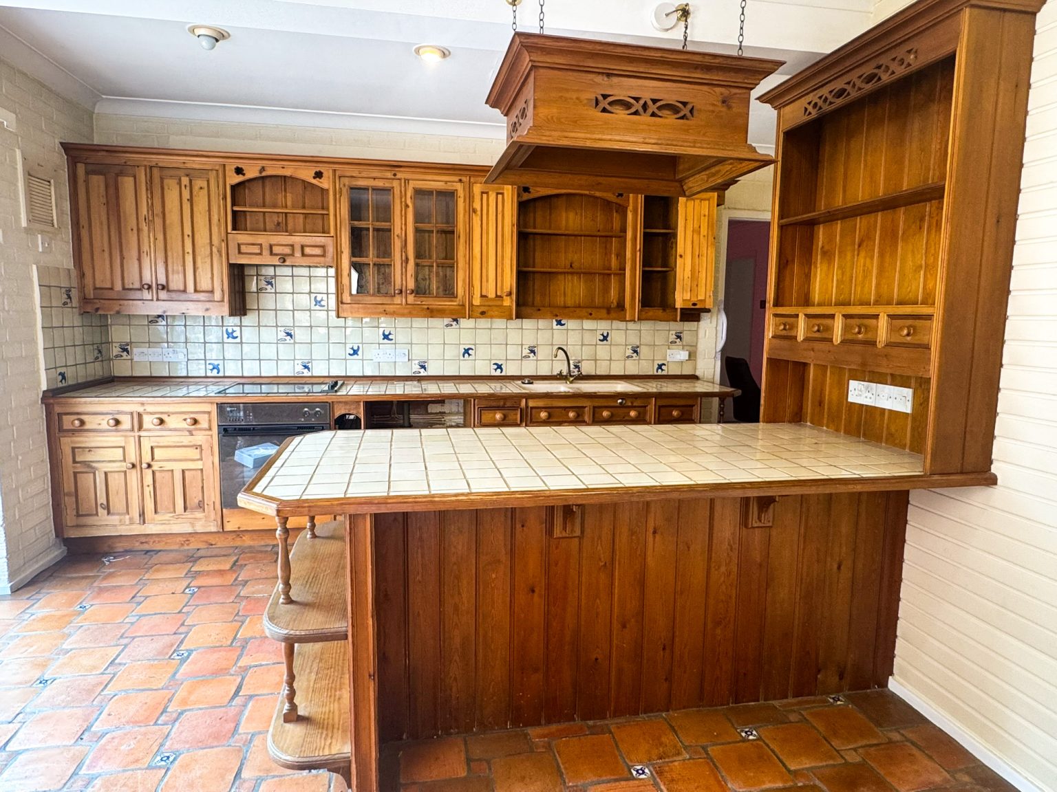Smallbone Kitchen With Peninsula and Appliances - Used - The Used ...