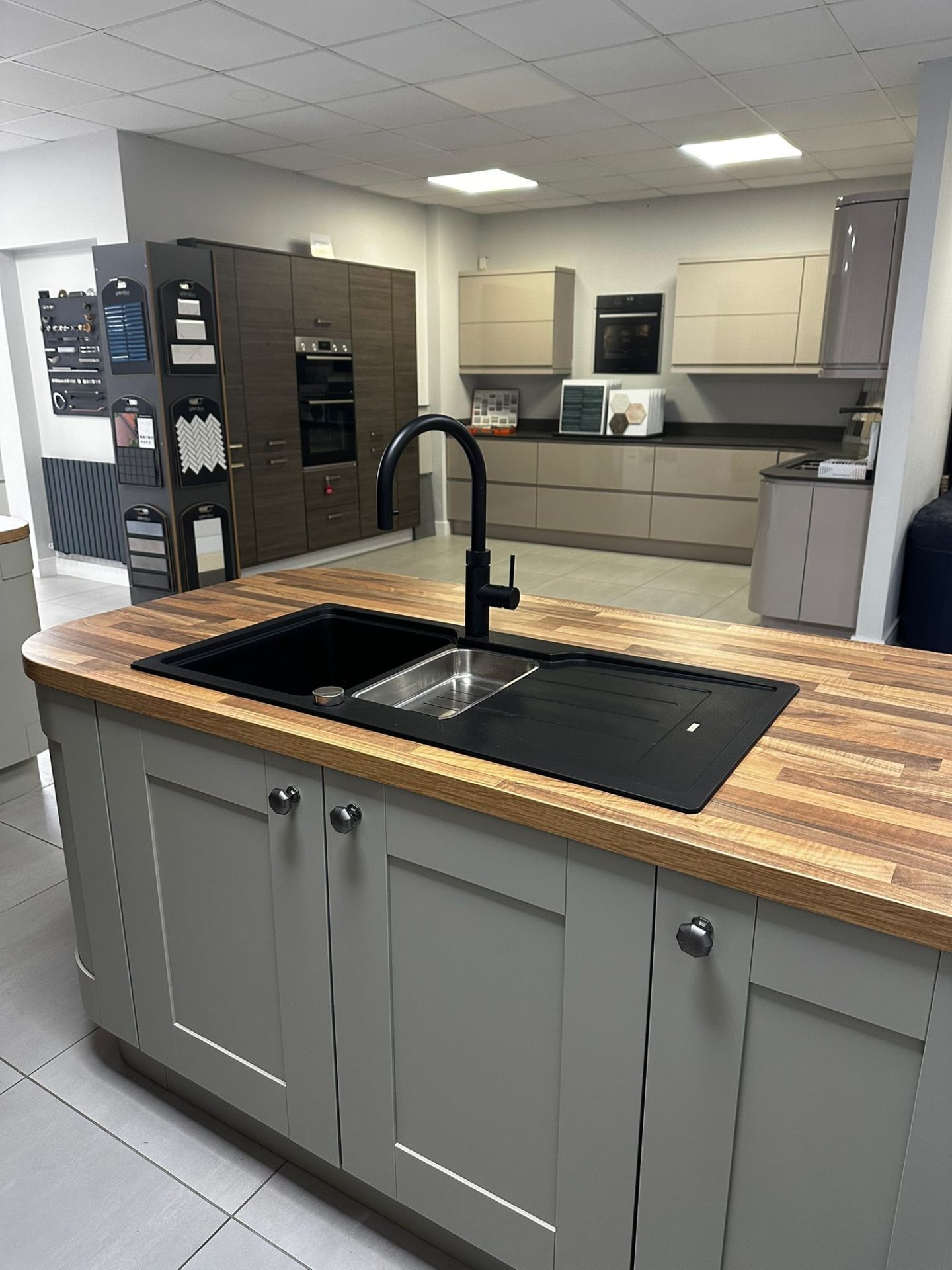 Ex Display Symphony Kitchen With Worktops - The Used Kitchen Company