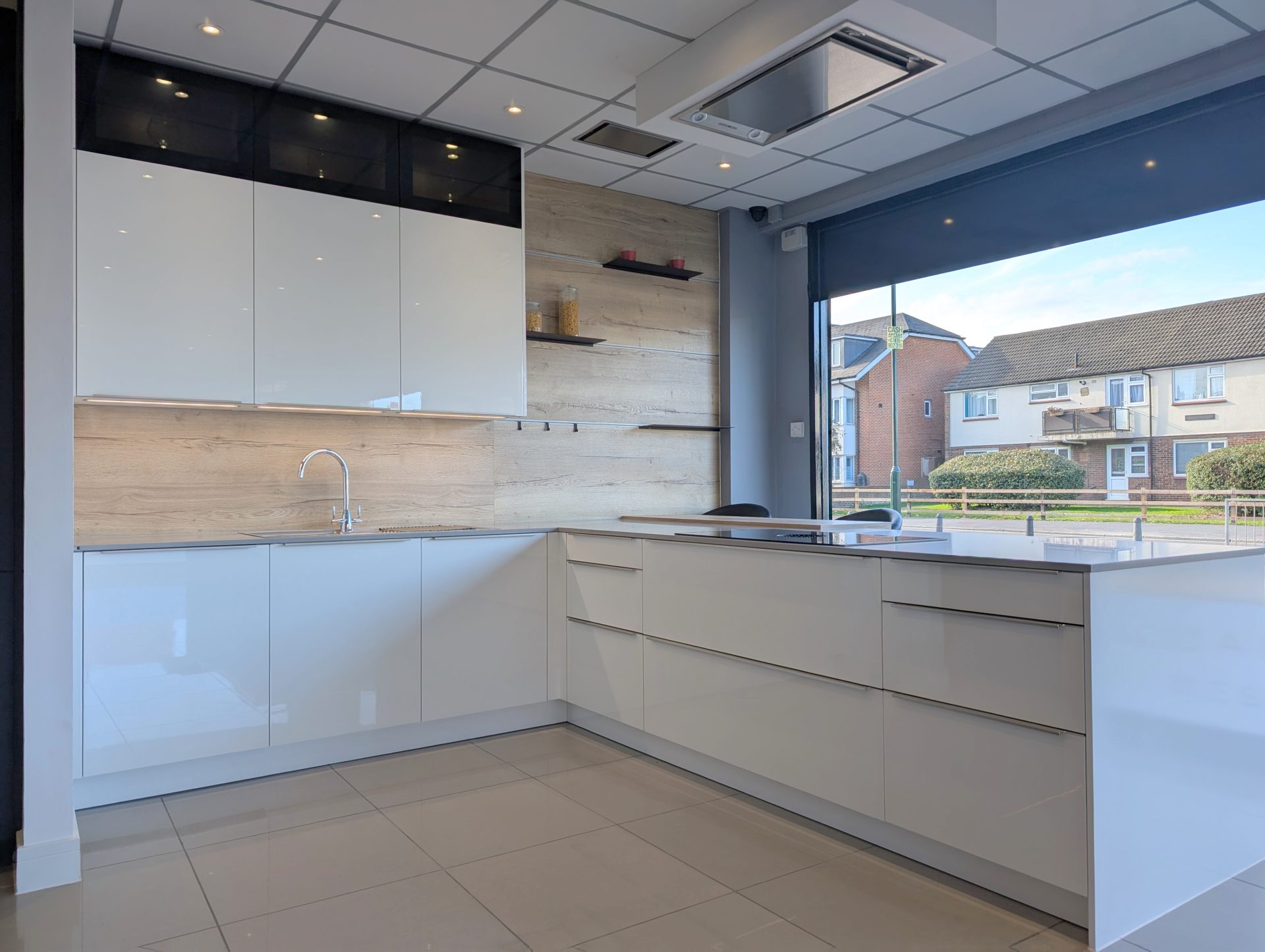 Ex Display White Gloss Pronorm Proline Kitchen With Silestone Worktops ...