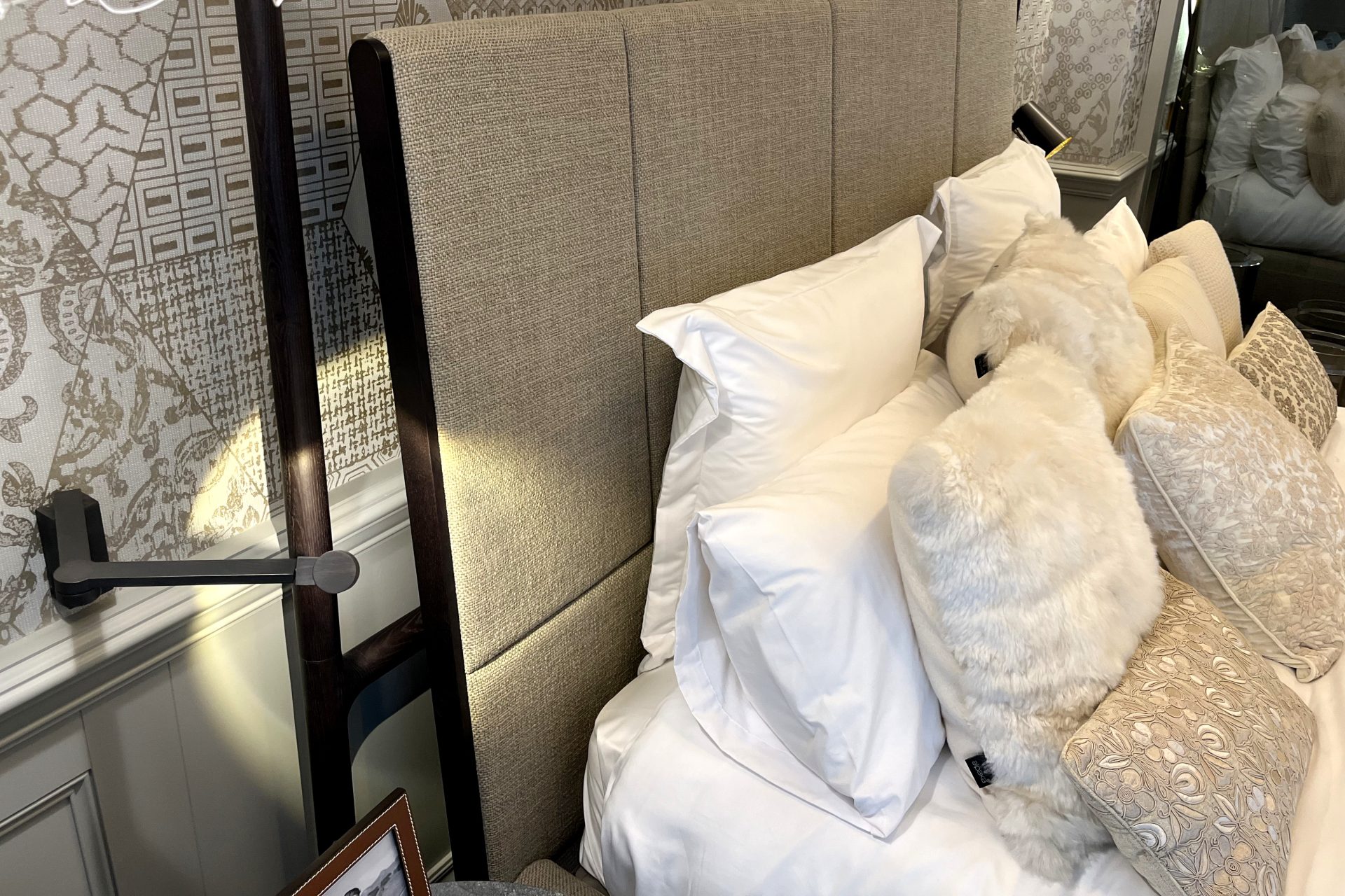 Ex Display Flexform Icaro Bed in Solid Ashwood - The Used Kitchen Company