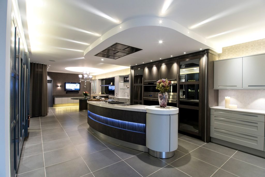 Ex Display Stoneham Strata Kitchen with Island, Seating, Worktops and ...