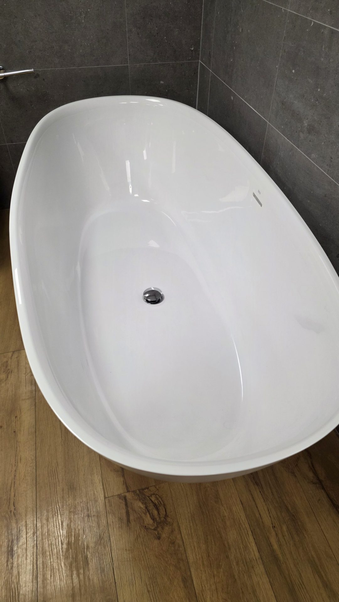 Ex Display Roca Inspira Bathroom Suite - The Used Kitchen Company