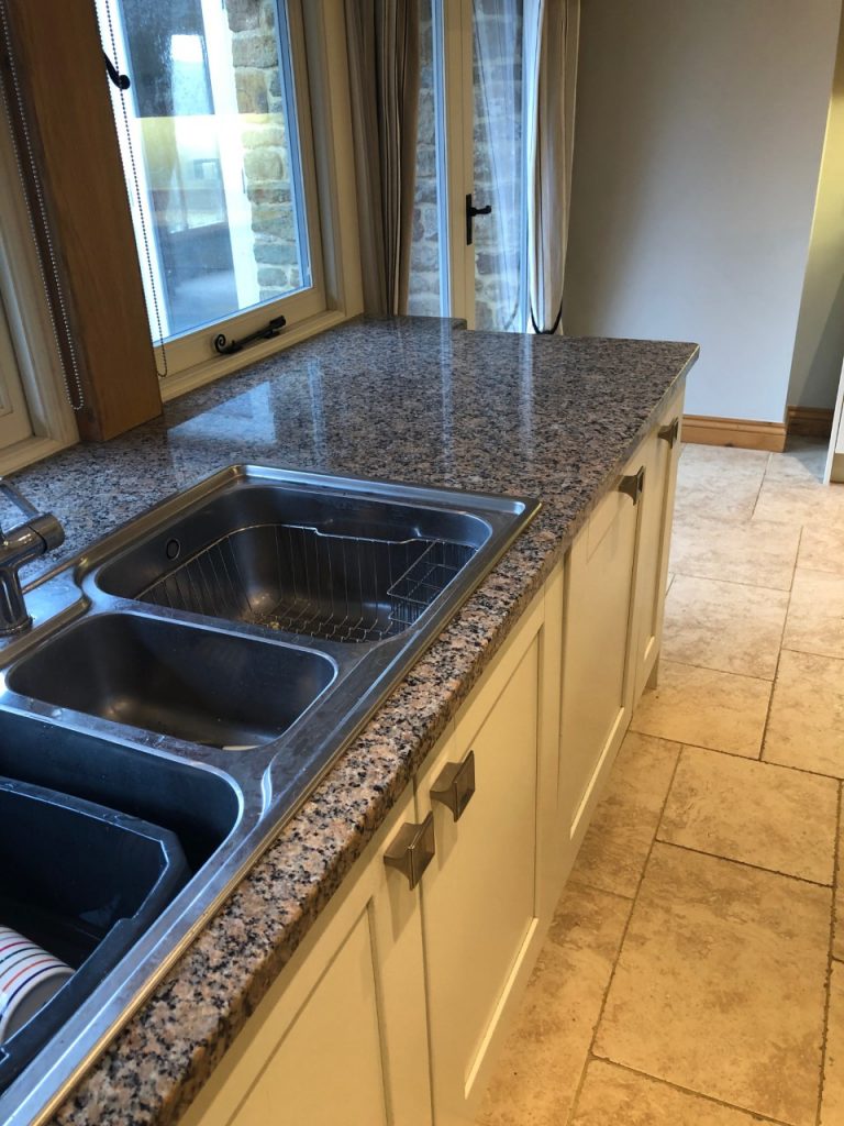 Kitchen With Granite Worktops and Appliances - Used - The Used Kitchen ...