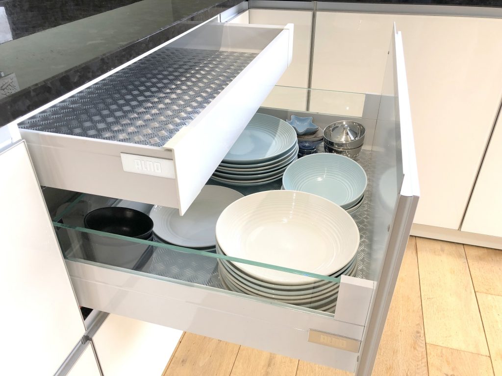 Alno Kitchen With Granite Worktops | The Used Kitchen Company