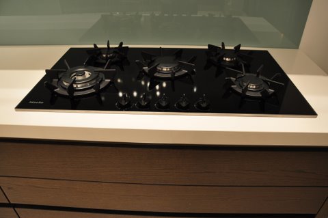 Ex-display High Gloss and Tobacco Oak Kitchen, Silestone Worktops and ...