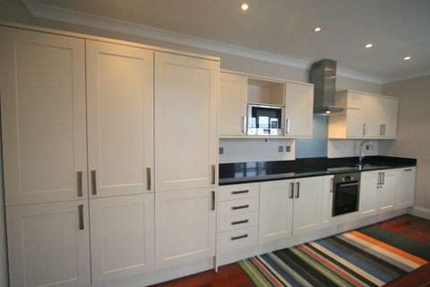 Approx 4yr Howdens Kitchen with granite worktops and appliances