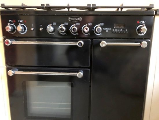 Howdens Tewkesbury Antique White Kitchen | The Used Kitchen Company