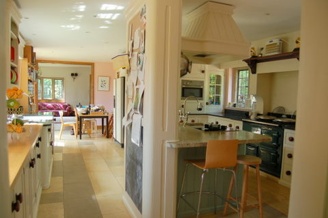 Approx 7 yr old Mark Wilkinson Cooks Kitchen, granite worktops, island ...