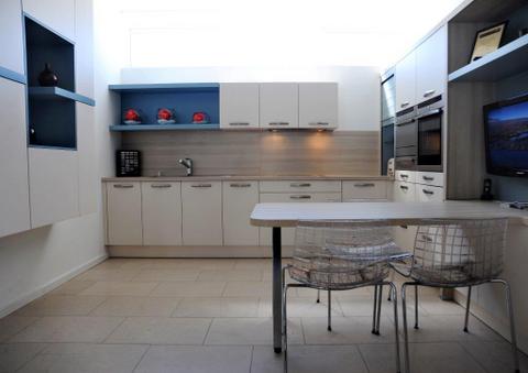 Ex-display Wellmann Kitchen in Magnolia White with Acacia Worktops and ...