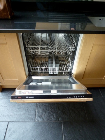 Approx 7yr old PWS Kitchen, Granite Worktops and Appliances