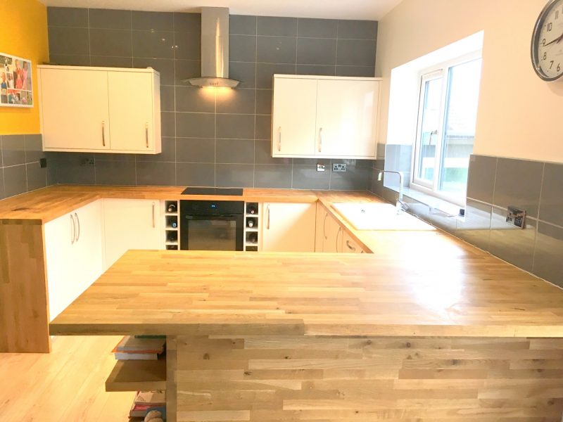 Howdens Kitchen With Breakfast Bar | The Used Kitchen Company