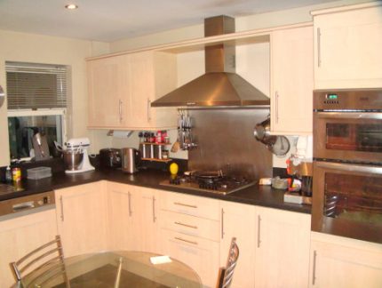 Approx 6yr Old Howdens Kitchen with Appliances