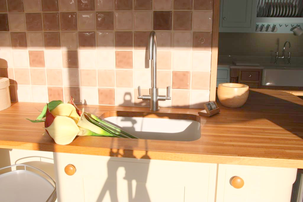 Ex Display Buttermilk Chippendale Kitchen with Oak Worktops and Some ...