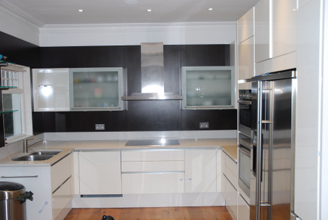 Approx 8yr Old White Gloss Hacker Kitchen, Worktops and Appliances