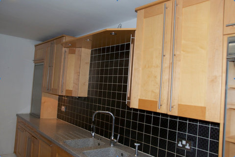 Approx 10yr Old Maple Kitchen, Corian Worktops & Appliances