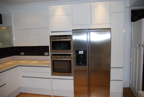 Approx 8yr Old White Gloss Hacker Kitchen, Worktops and Appliances