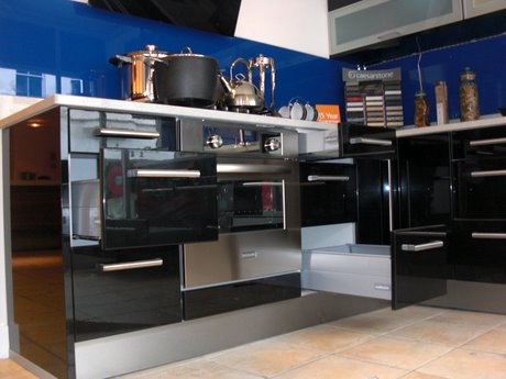 Ex-display Wellmann Kitchen with Quartz Worktops and Appliances