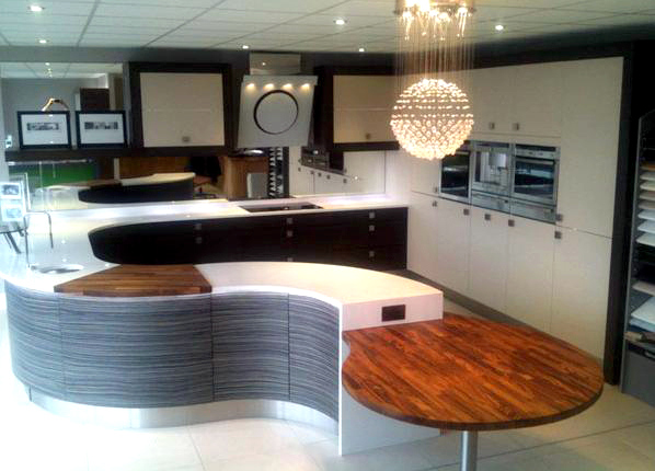 Ex Display PWS Metris Kitchen, Breakfast Bar and Silestone Worktops