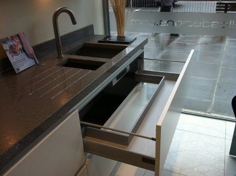 Ex-display Italian White Matt Lacquer And Etched Glass Kitchen With ...