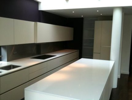 Approx 1yr old White Hacker Kitchen with Silestone Worktops and Miele ...