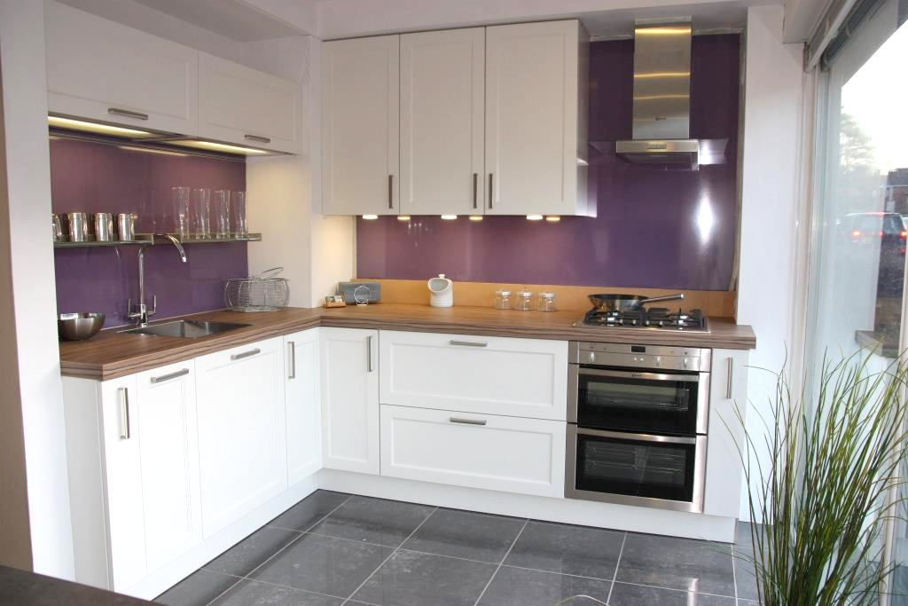 Ex Display White Painted Hacker Bristol Kitchen, Worktops and Appliances