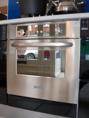 Ex-display Wellmann Kitchen with Quartz Worktops and Appliances