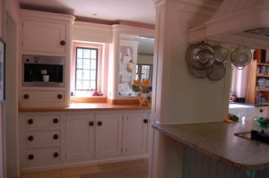 Approx 7 yr old Mark Wilkinson Cooks Kitchen, granite worktops, island ...