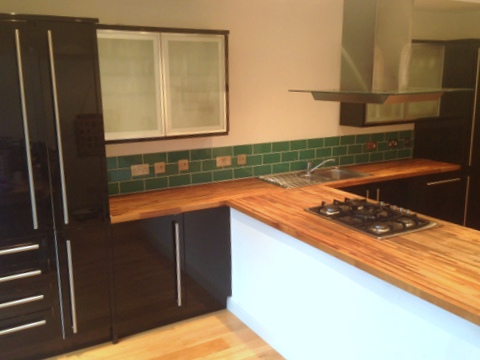 Approx 4yr Old Black Gloss Magnet Kitchen, Walnut Worktops and Appliances