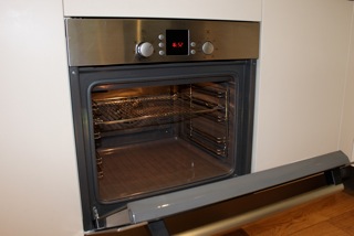 Approx 3yrs Old Poliform Matt Lacquer Kitchen, Granite Worktops And ...