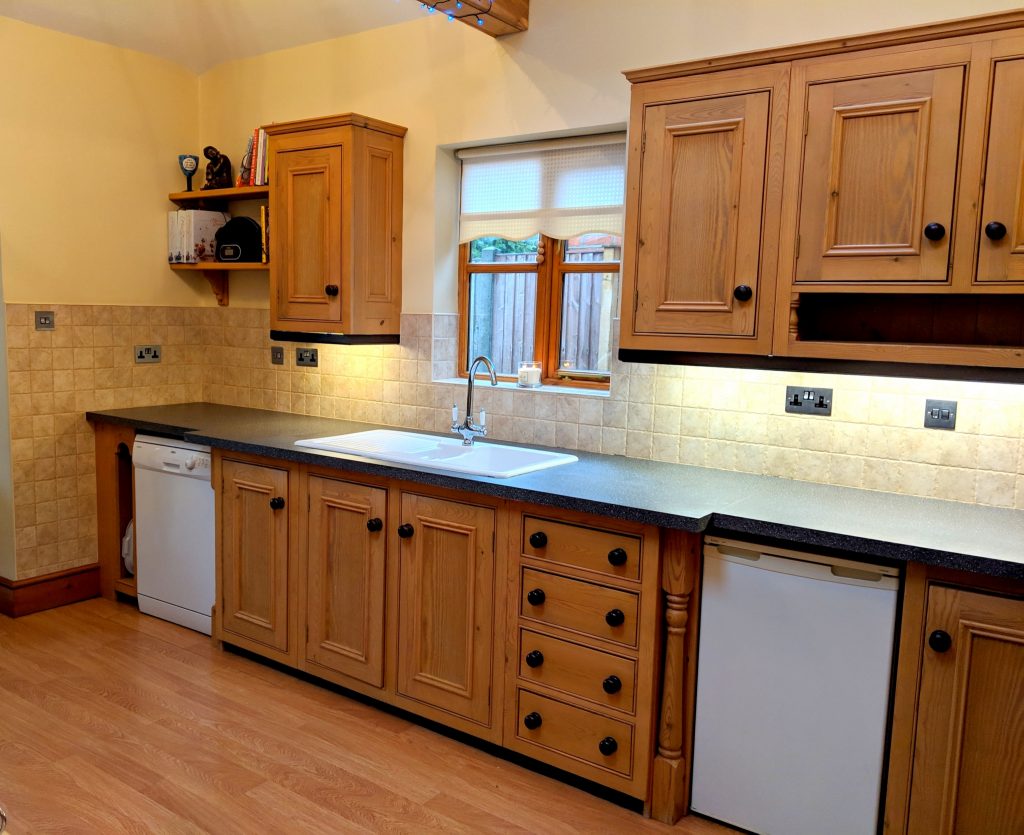 Brookmans Kitchen with Worktops ] The Used Kitchen Company