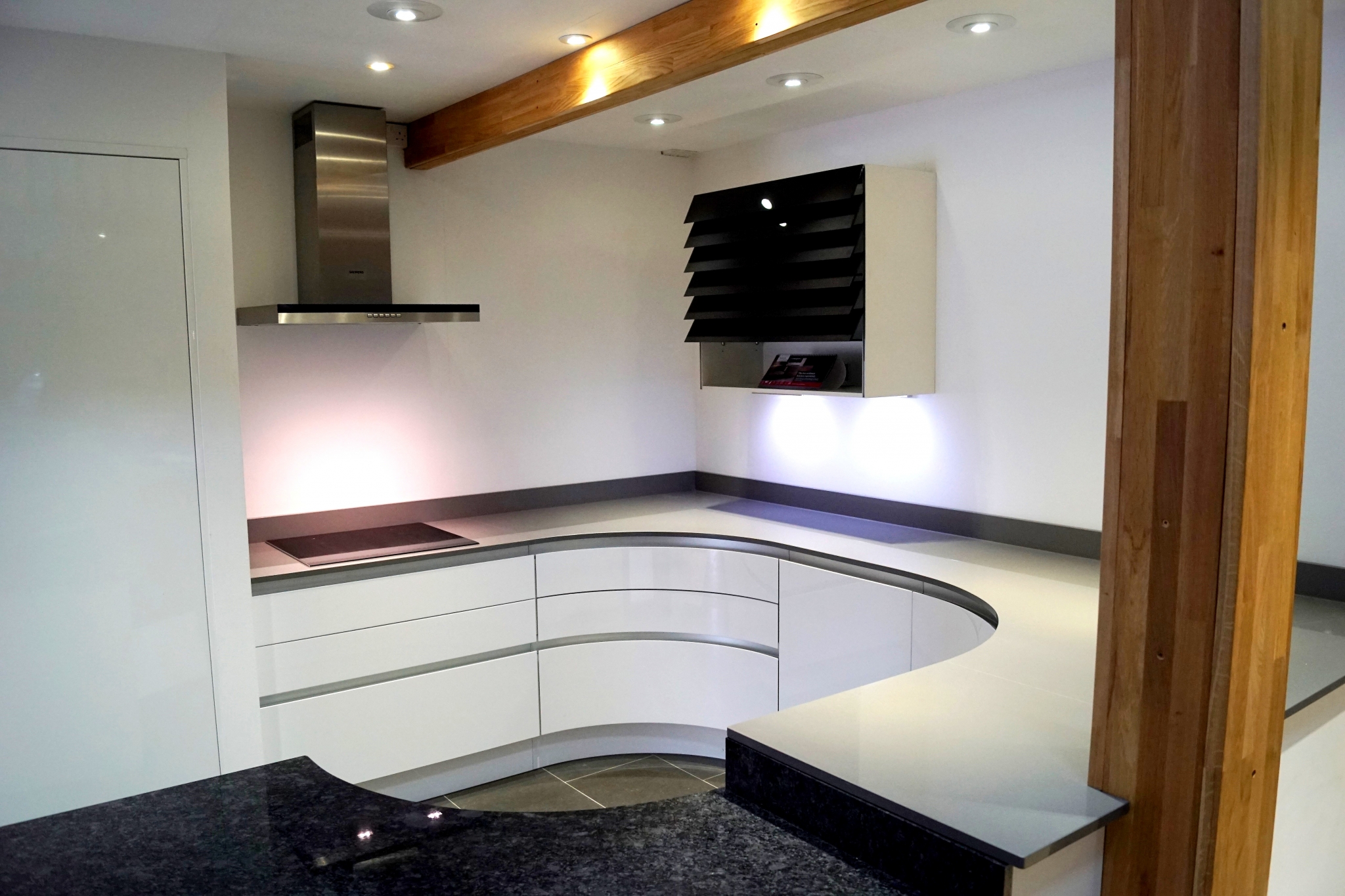 Ex Display Second Nature Tomba Kitchen with Quartz Worktops - The Used ...