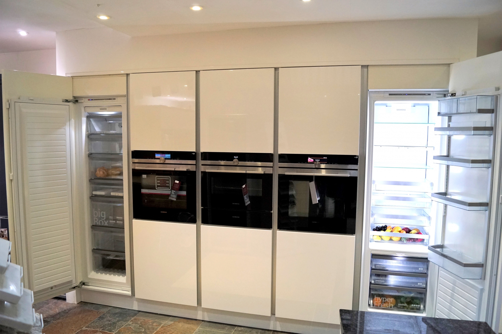 Ex Display Second Nature Tomba Kitchen with Quartz Worktops - The Used ...