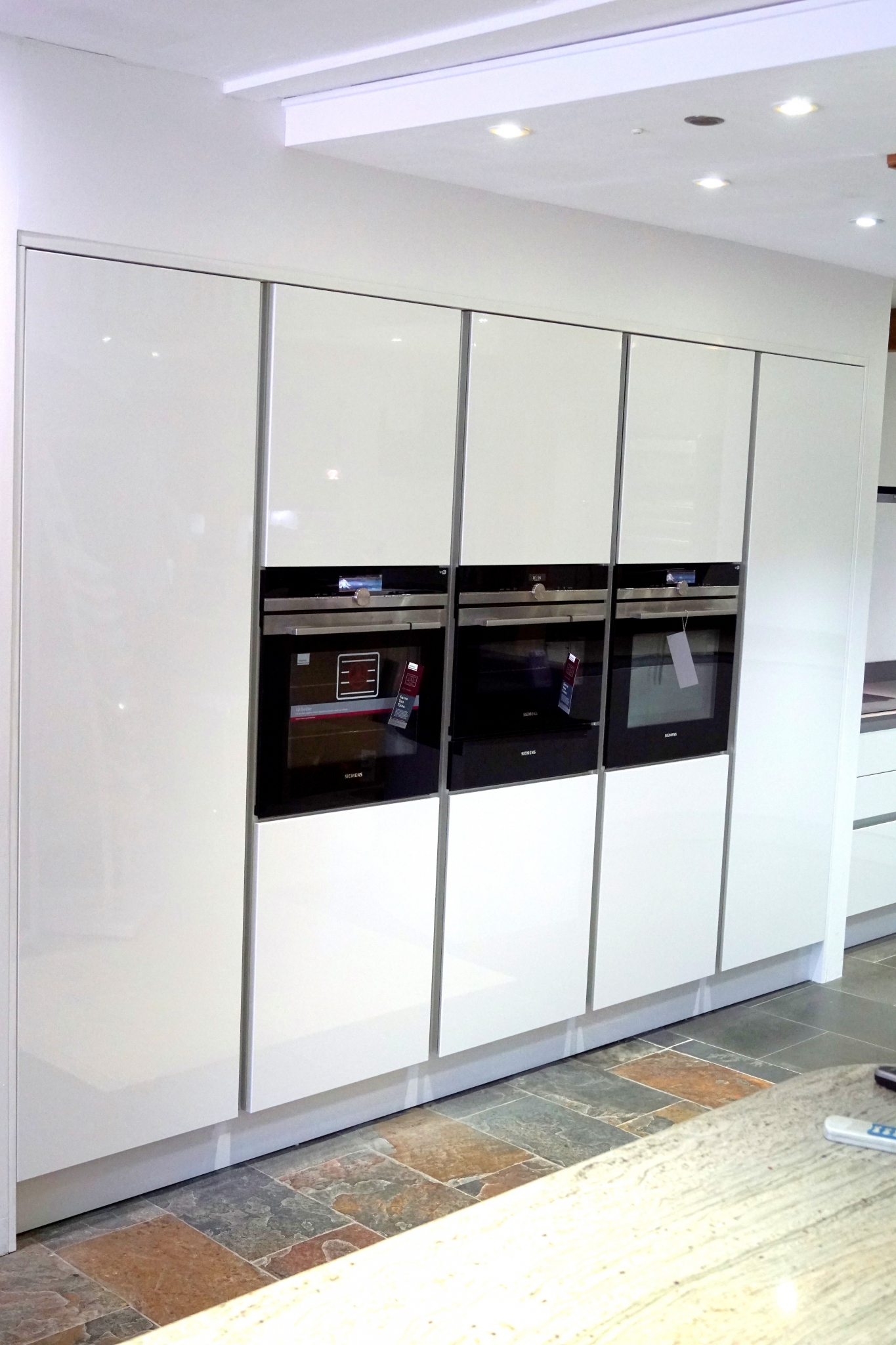 Ex Display Second Nature Tomba Kitchen with Quartz Worktops - The Used ...