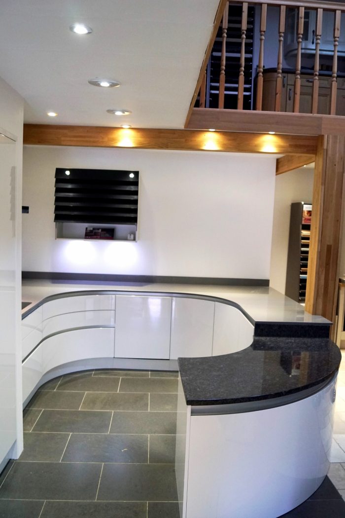 Ex Display Second Nature Tomba Kitchen with Quartz Worktops - The Used ...