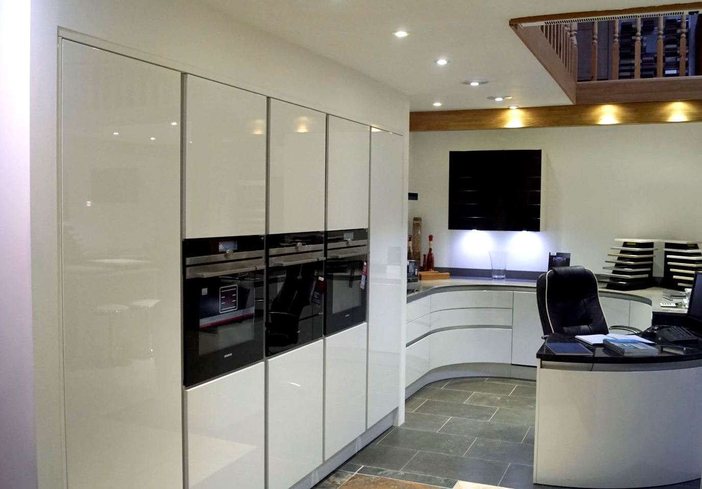 Ex Display Second Nature Tomba Kitchen with Quartz Worktops - The Used ...